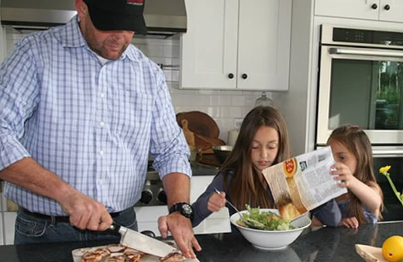 Foodie Friday: Celebrating dads in the kitchen | Stories